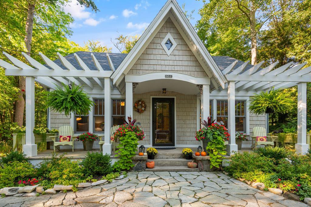1570 Old School Rd, Ellison Bay, 54210