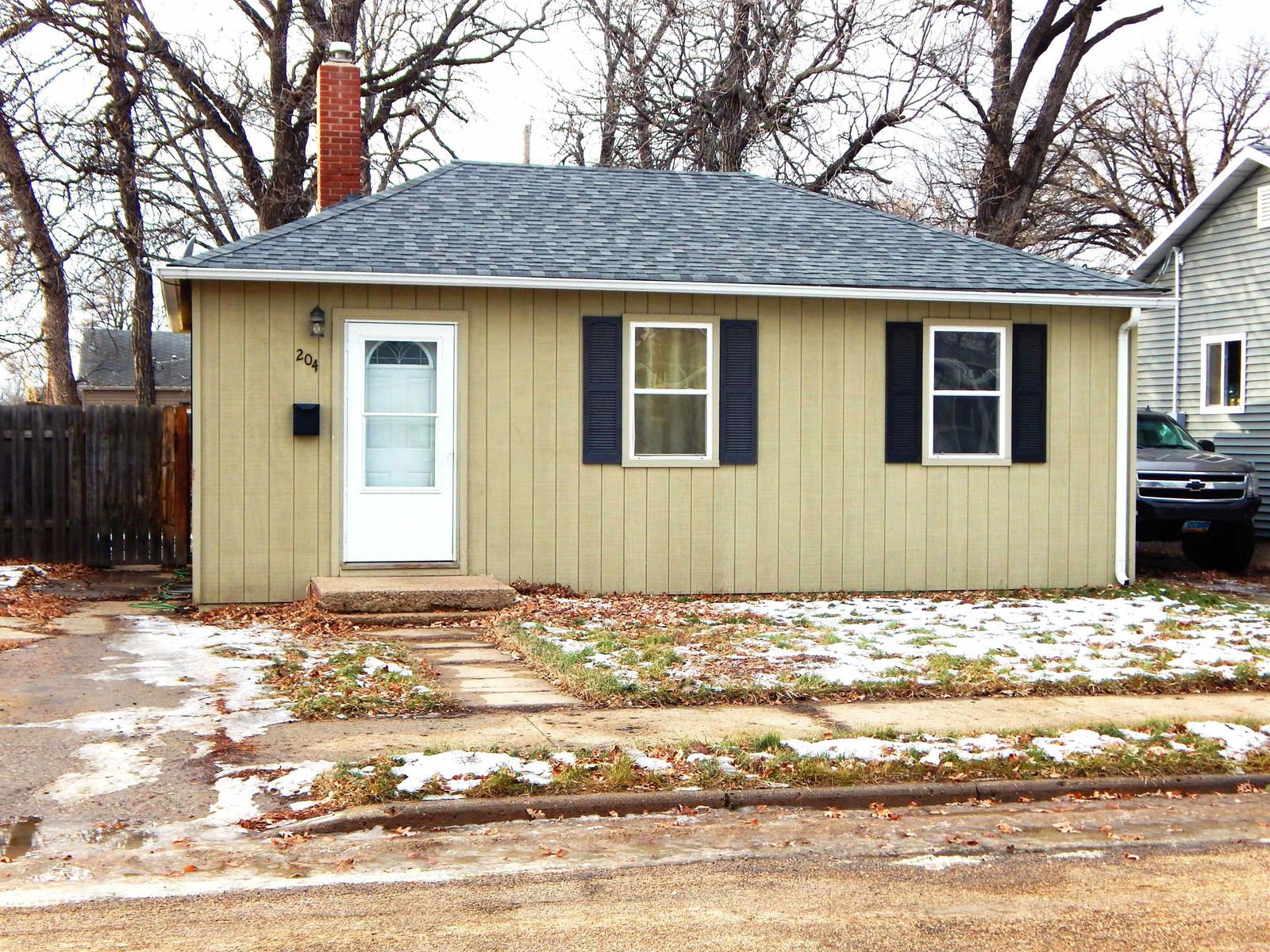 204 17th St Se, Minot Minot, ND 58701