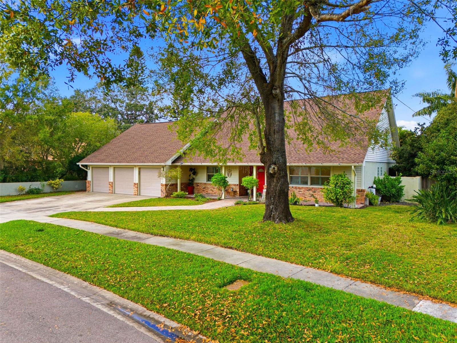 5026 Barrowe Drive, Tampa Property for Sale in , it has 4 bedrooms, 3 ...