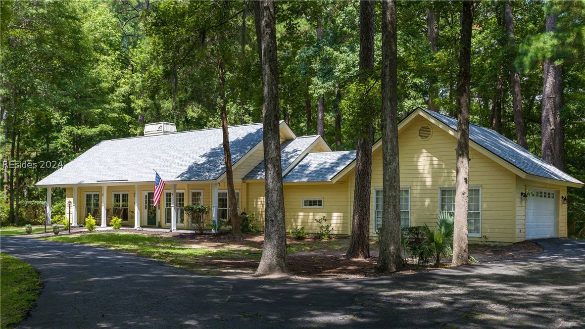 For Sale - 64 Rose Hill Drive, Bluffton - 3 Bedroom, 3 Bathroom, 2502 ...