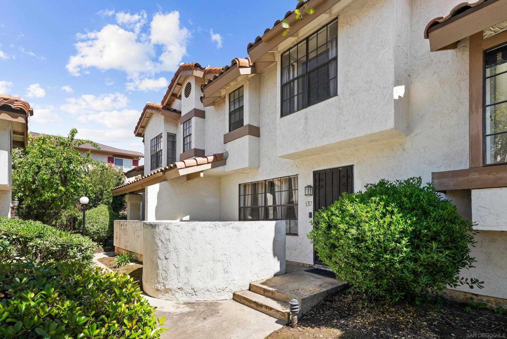 1651 S Poinciana Blvdnull