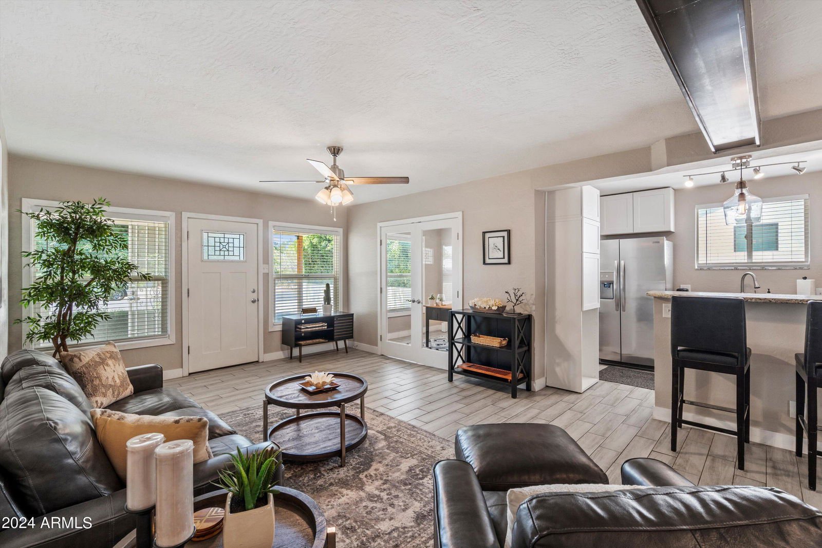 1356 E Weldon Avenue, Phoenix, Arizona 85014. 4 bedrooms 2 baths with 1813 square feet of living ...