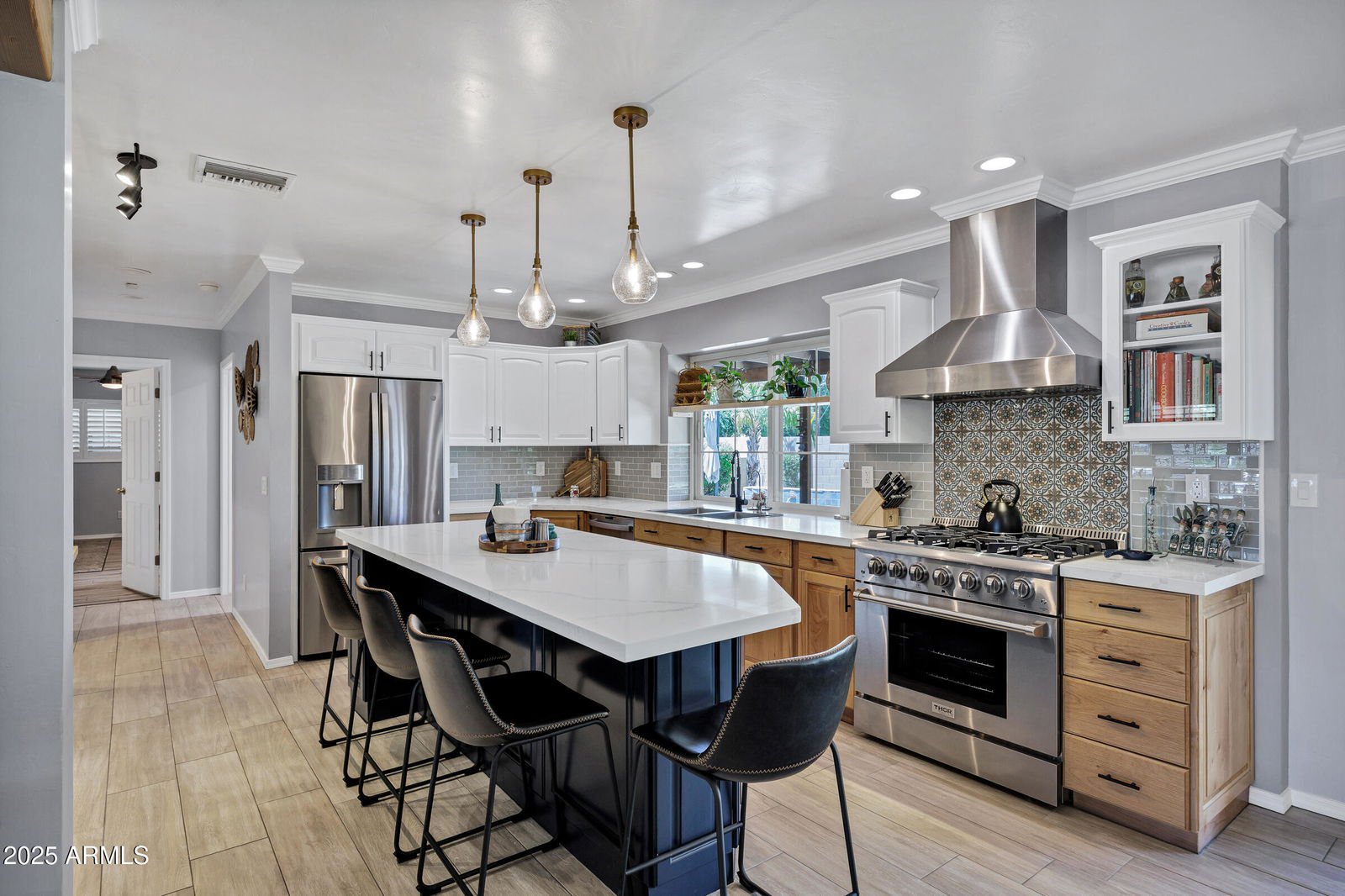 7202 N 16th Drive, Phoenix, Arizona 85021. 4 bedrooms 3 baths with 2143 square feet of living space.