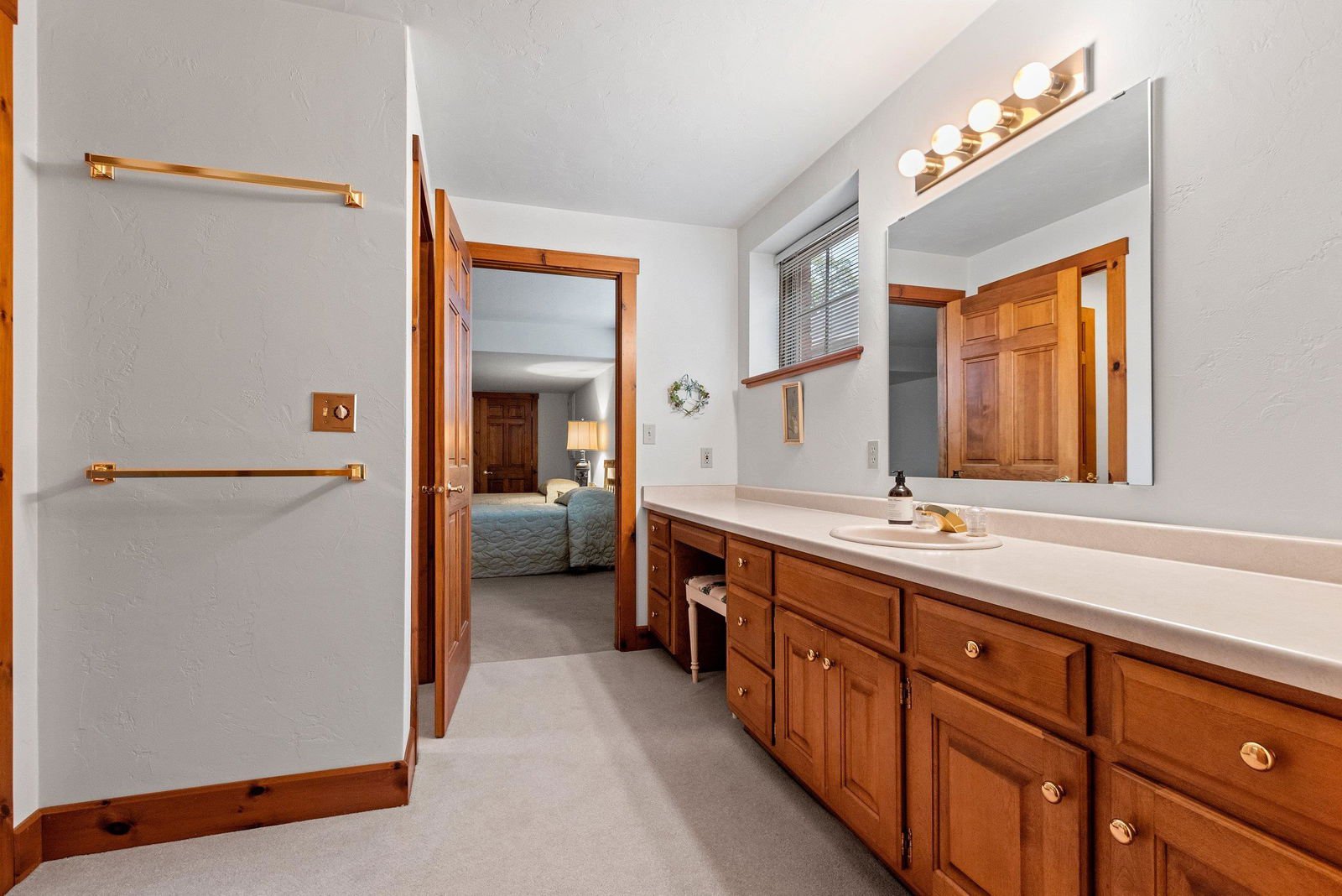 321 BRAEBOURNE Court, Green Bay, WI 54301, 54301