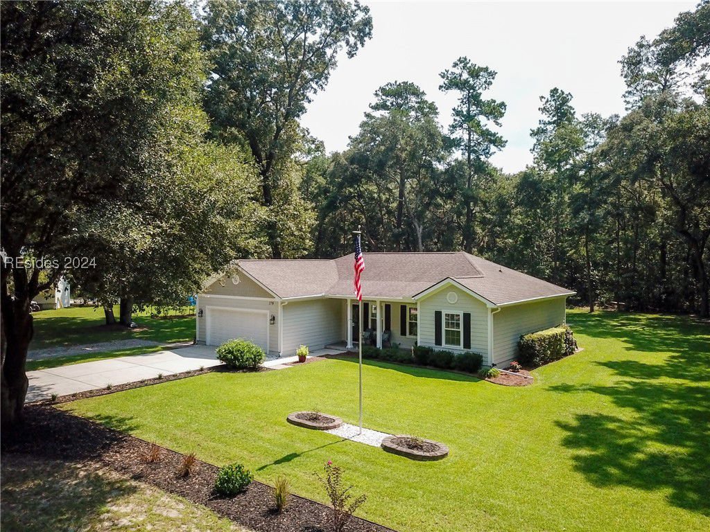 For Sale - 179 Wellington Lane, Ridgeland - 3 Bedroom, 2 Bathroom, 1459 ...