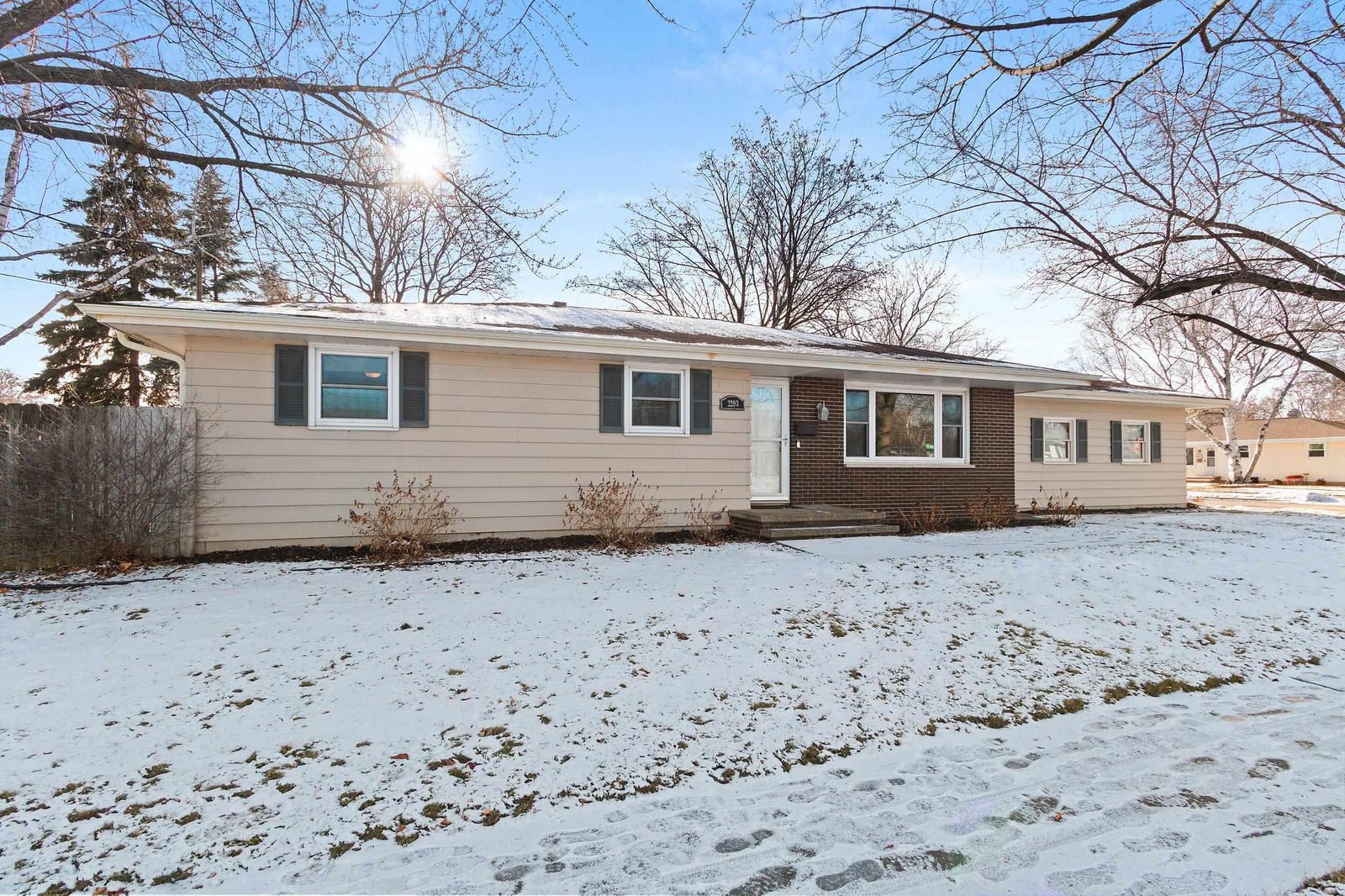 2203 E COLLEGE Avenue, Appleton, WI 54915, 54915
