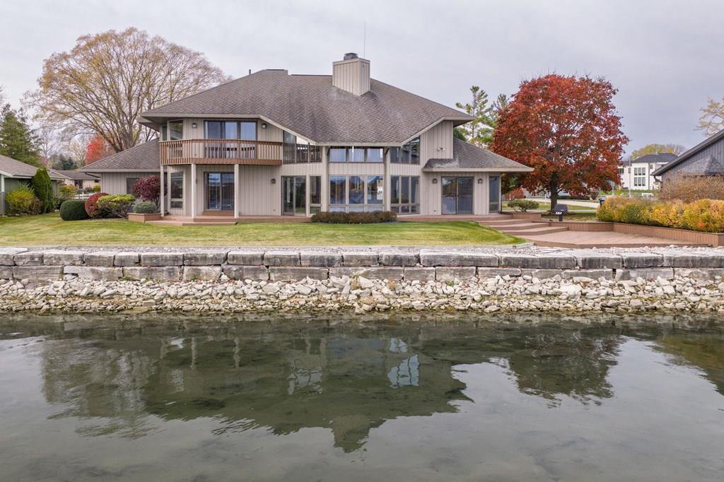 628 E Vine Ct, Sturgeon Bay, 54235