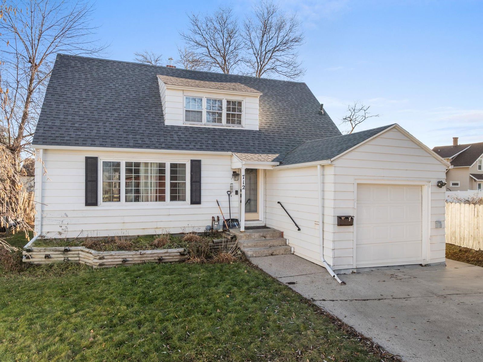 712 Normals St, Minot Minot, ND 58703-2257