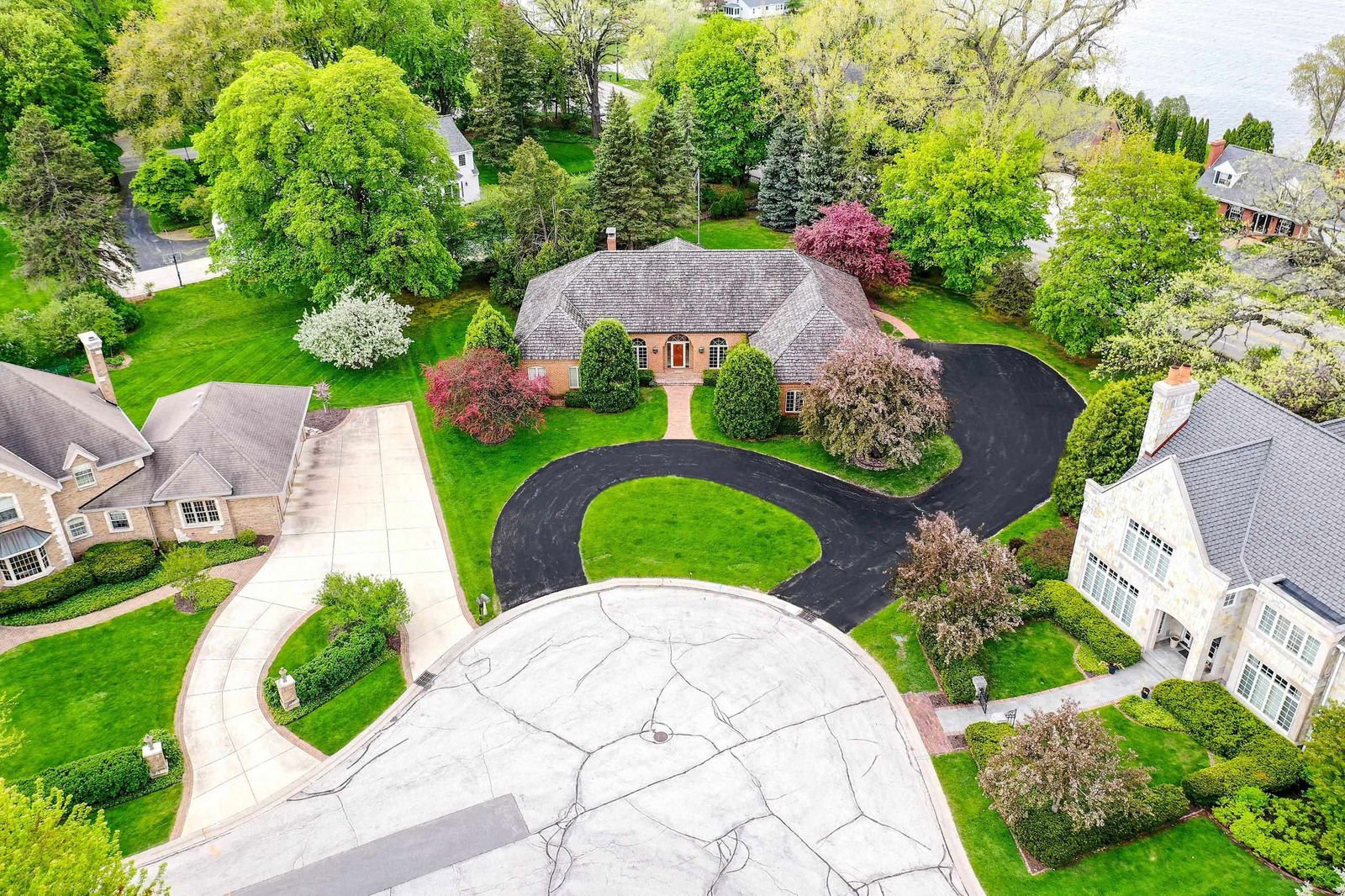 321 BRAEBOURNE Court, Green Bay, WI 54301, 54301