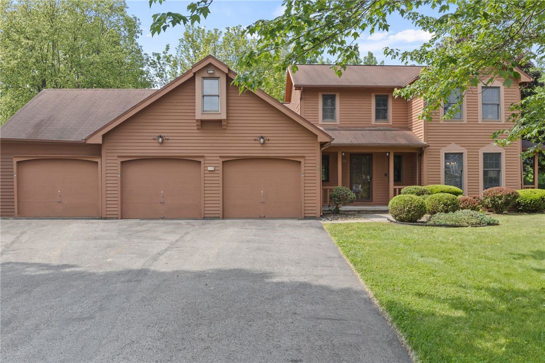 104 Brandon Circle, Greece, 14612