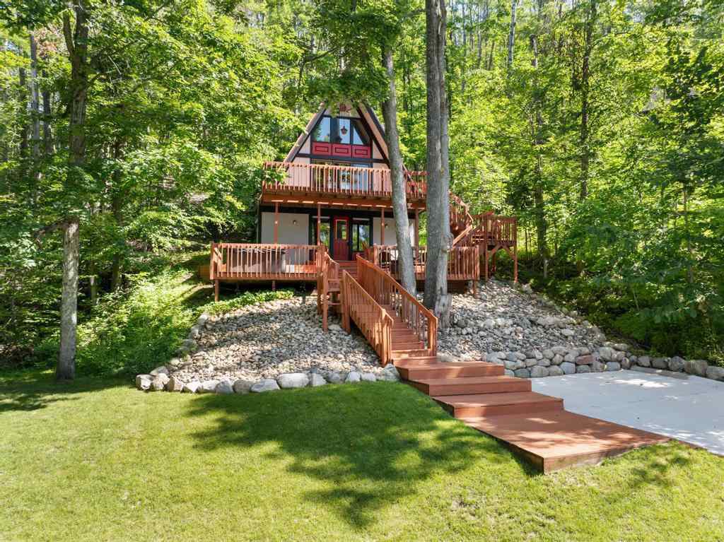 477 Chamonix Lane, Harbor Springs, 49740