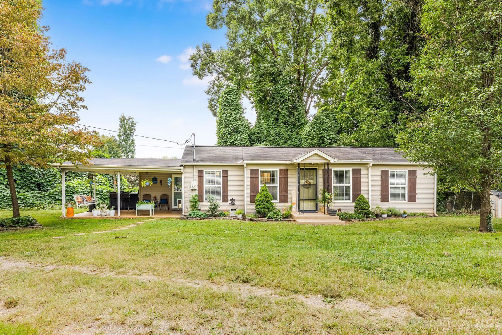 201 Hazeleen Avenue, Belmont, 28012